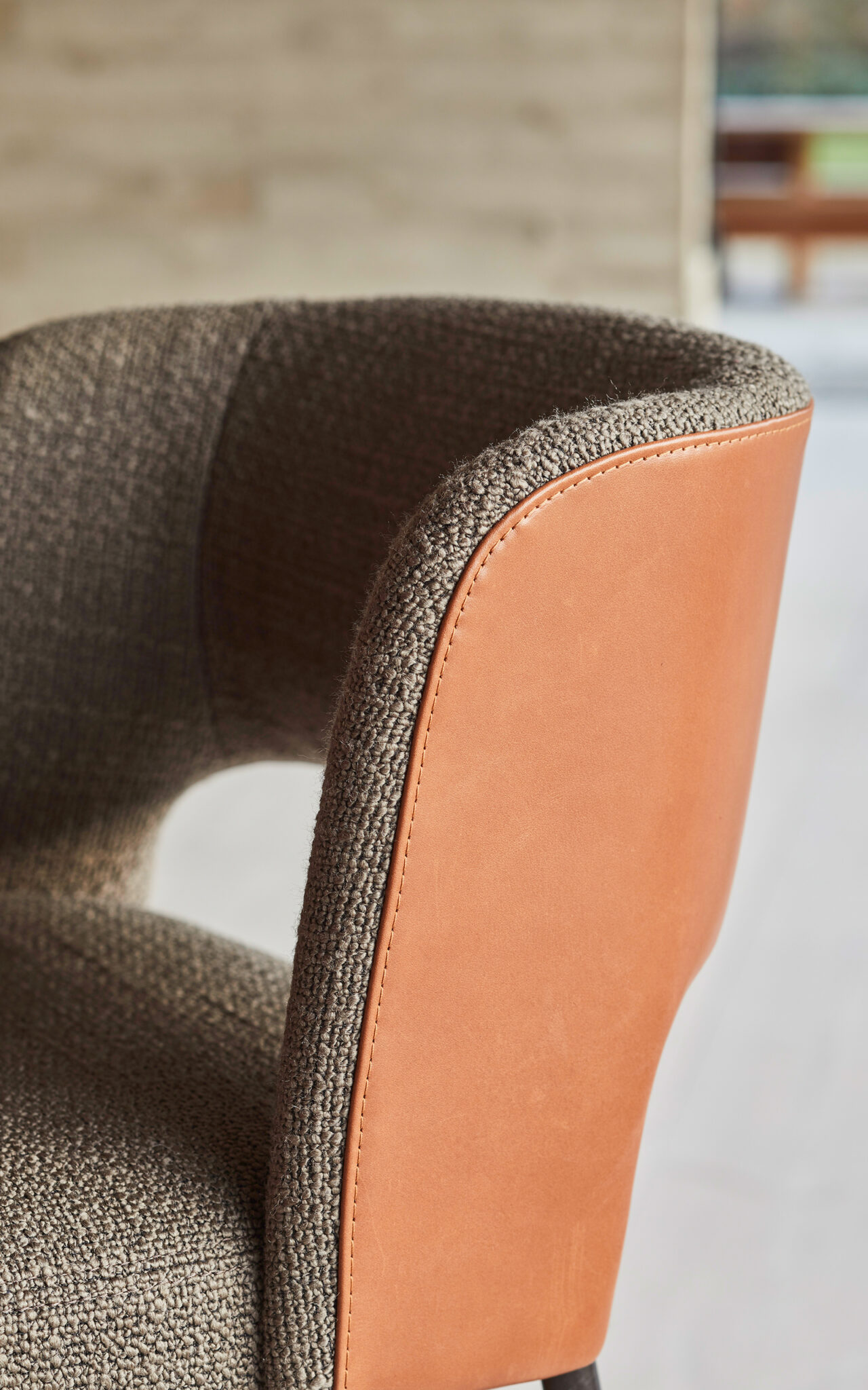 HARRI - Bloom Furniture Studio